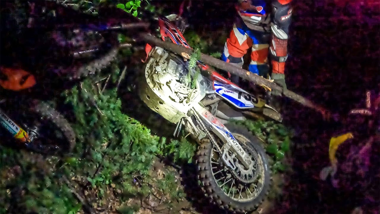 Enduro PE NOAPTE in padure cu carnat prajit si patanii! - YouTube