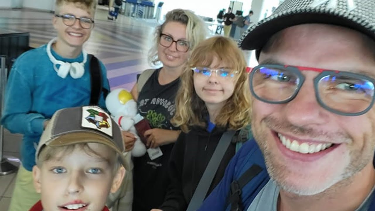 W 31 dni dookoła świata. Pięcioosobowa rodzina z Polski zadziwia - YouTube