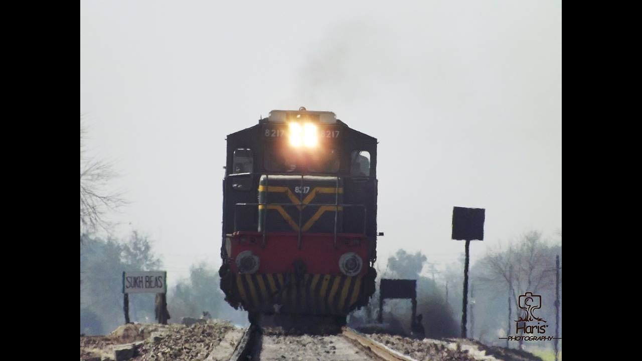 EMD GT26-CW Locomotive Leading Best Train Of Pakistan Railway Green ...