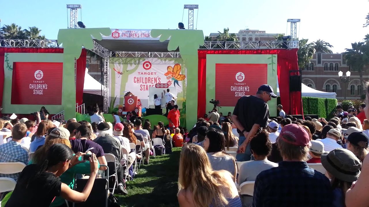 Sign language interpreter signing Call Me Maybe - YouTube