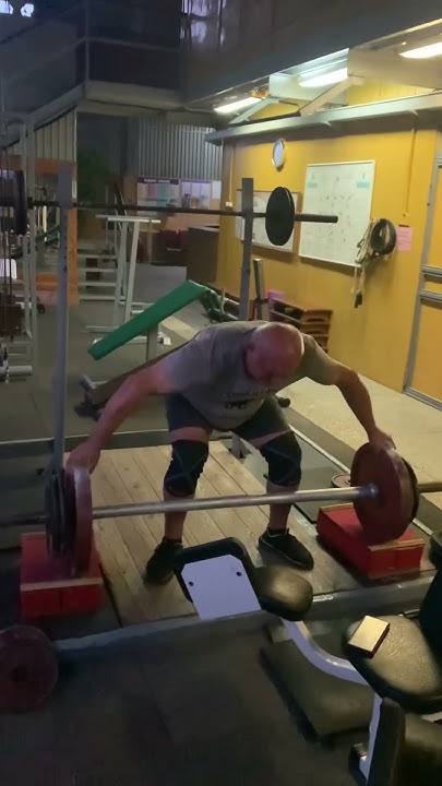 Поднимаем гриф за блины 25кг, сможешь? 🦾🔥 #армлфитинг #хват #челлендж # ...