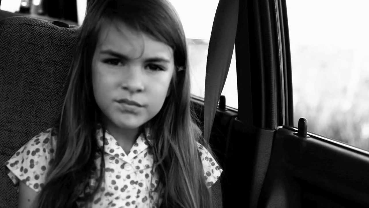 Juliet sings along to Jay Buchanan - YouTube