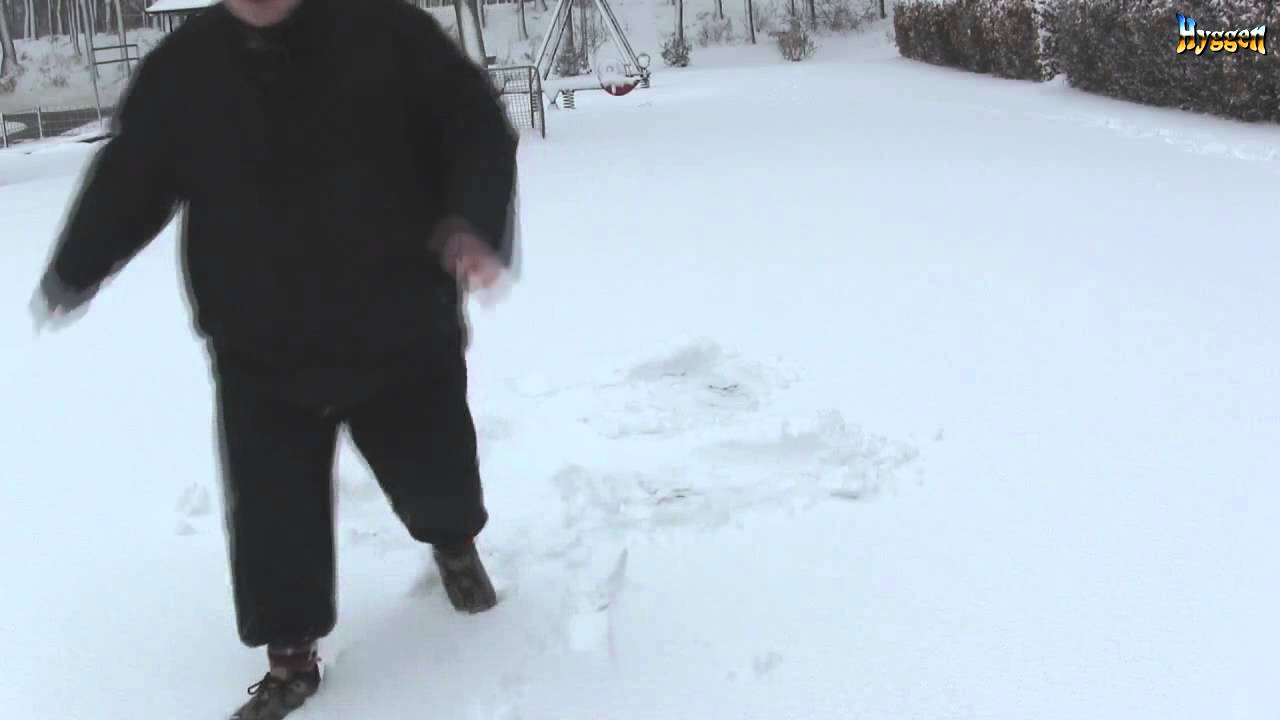 Hyggen Hyggen i sneen En meget lille sne engel by Hyggenskanal - YouTube