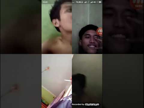 Kumpul di WhatsApp vc bareng padahal saling dekat. Garing