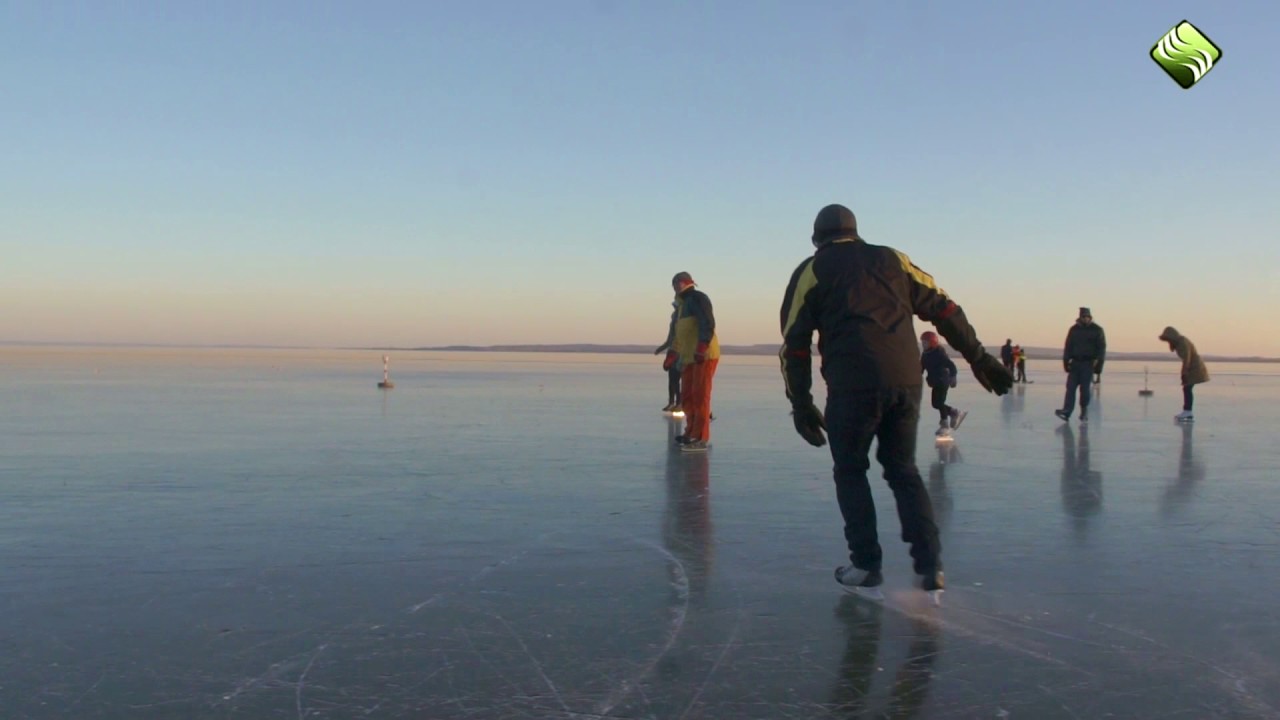 Befagyott a Balaton - YouTube