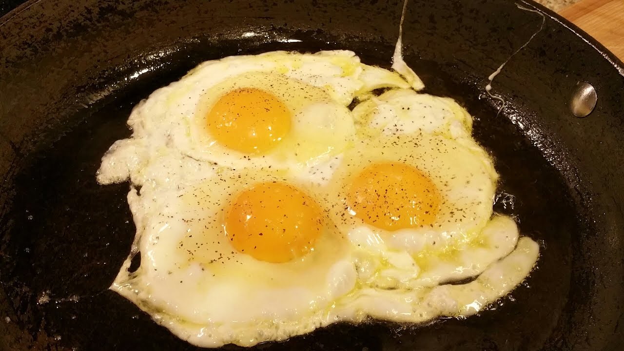 How To Fry Eggs - YouTube
