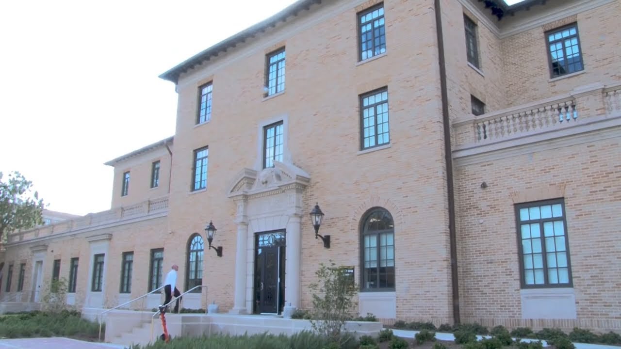 Huey P. Long Field House Reopens after Extensive Renovations - YouTube