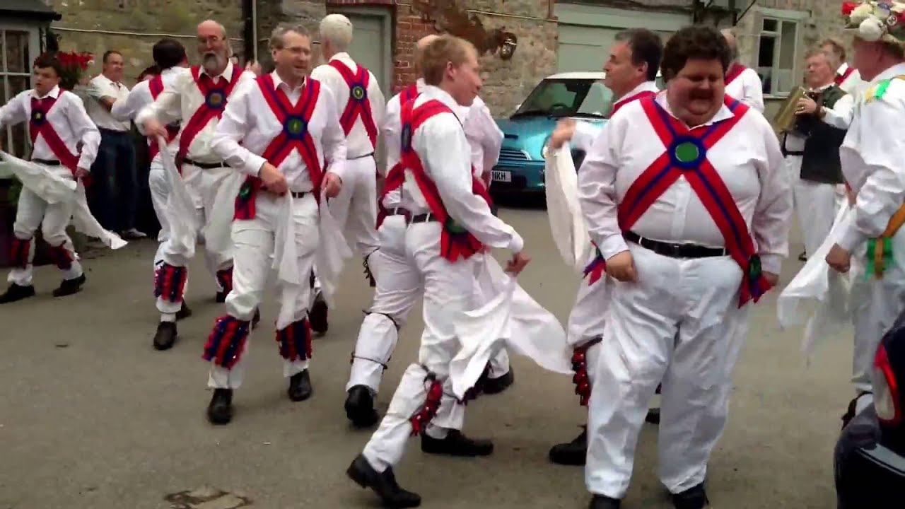 Bonny Green Garters (Bampton) - Chalice Morris Men, 2013-06-20 - YouTube