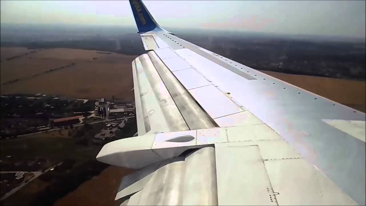 Ukraine International Airlines B733 landing Prag ( LKPR/PRG ) - YouTube