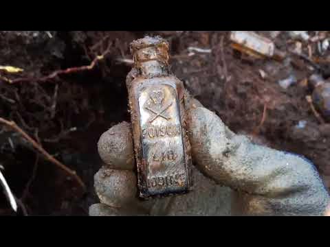 Antique Bottle Digging Dump Digging ~ 1890s - 1930s Dump Site Awesome Glass Finds - YouTube