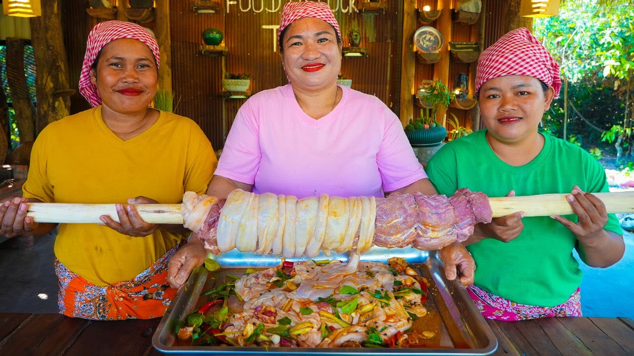 Pork Intestines Wrapped Beef Grilled on Charcoal Yummy Recipe - YouTube