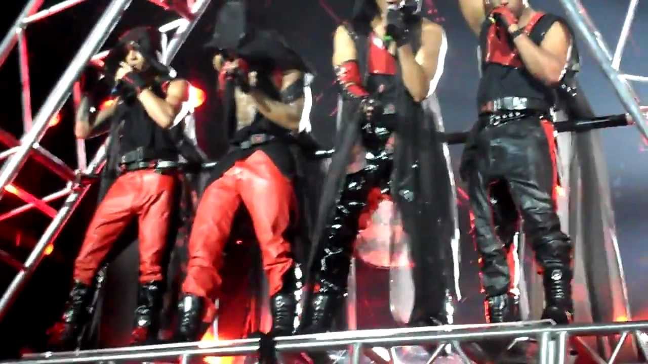 JLS Live LG Arena Birmingham 4th Dimension 4D Tour 16/3/2012 - YouTube