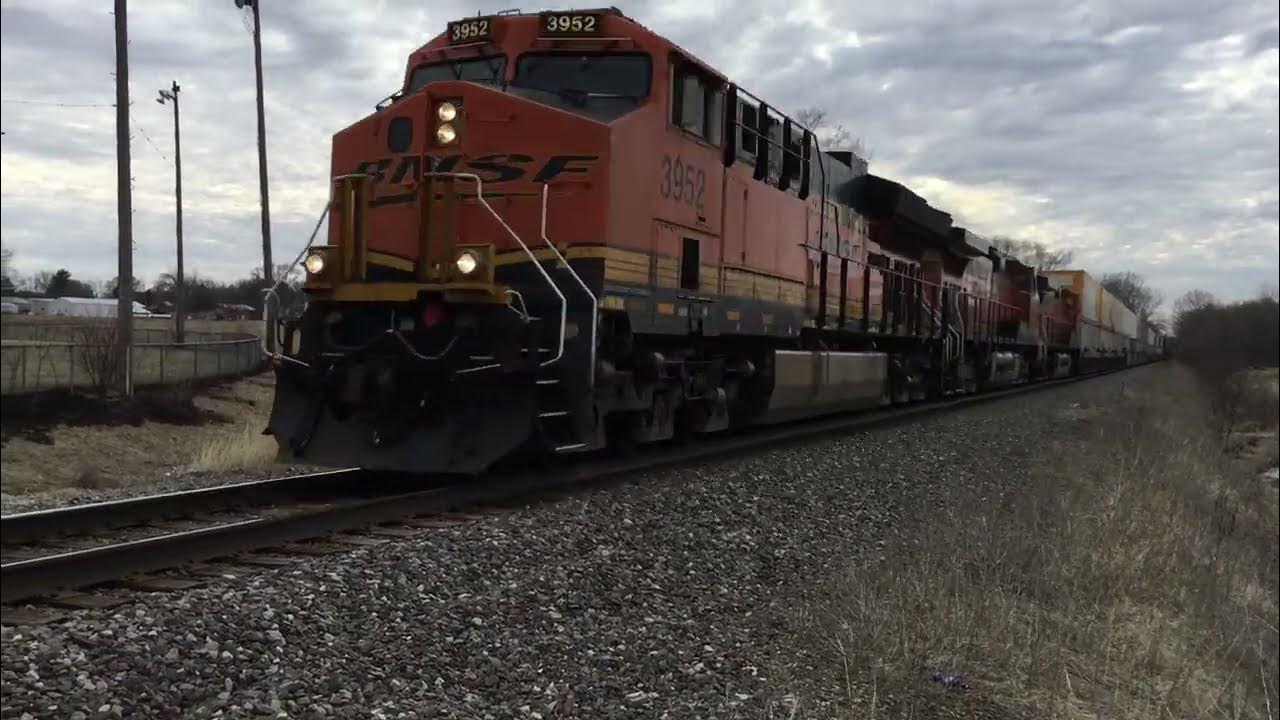 Railfanning in Polo, IL. BNSF Intermodal - YouTube