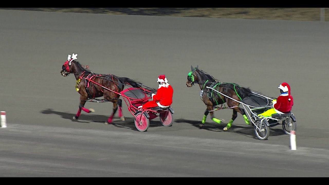 The Grinch vs Santa Claus - Match Race - YouTube