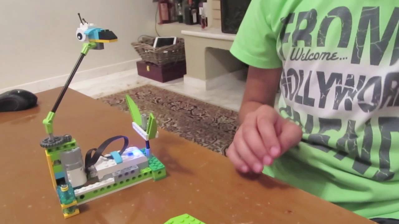 Lego WeDo 2 Flower building instructions - YouTube