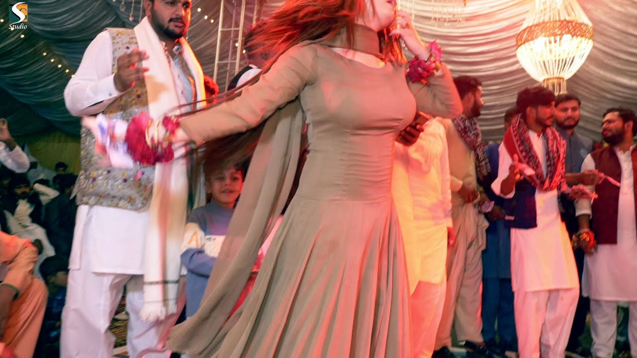 Sari Raat Tera Takiya Main , Hani Sheikh Mujra Dance Performance ...