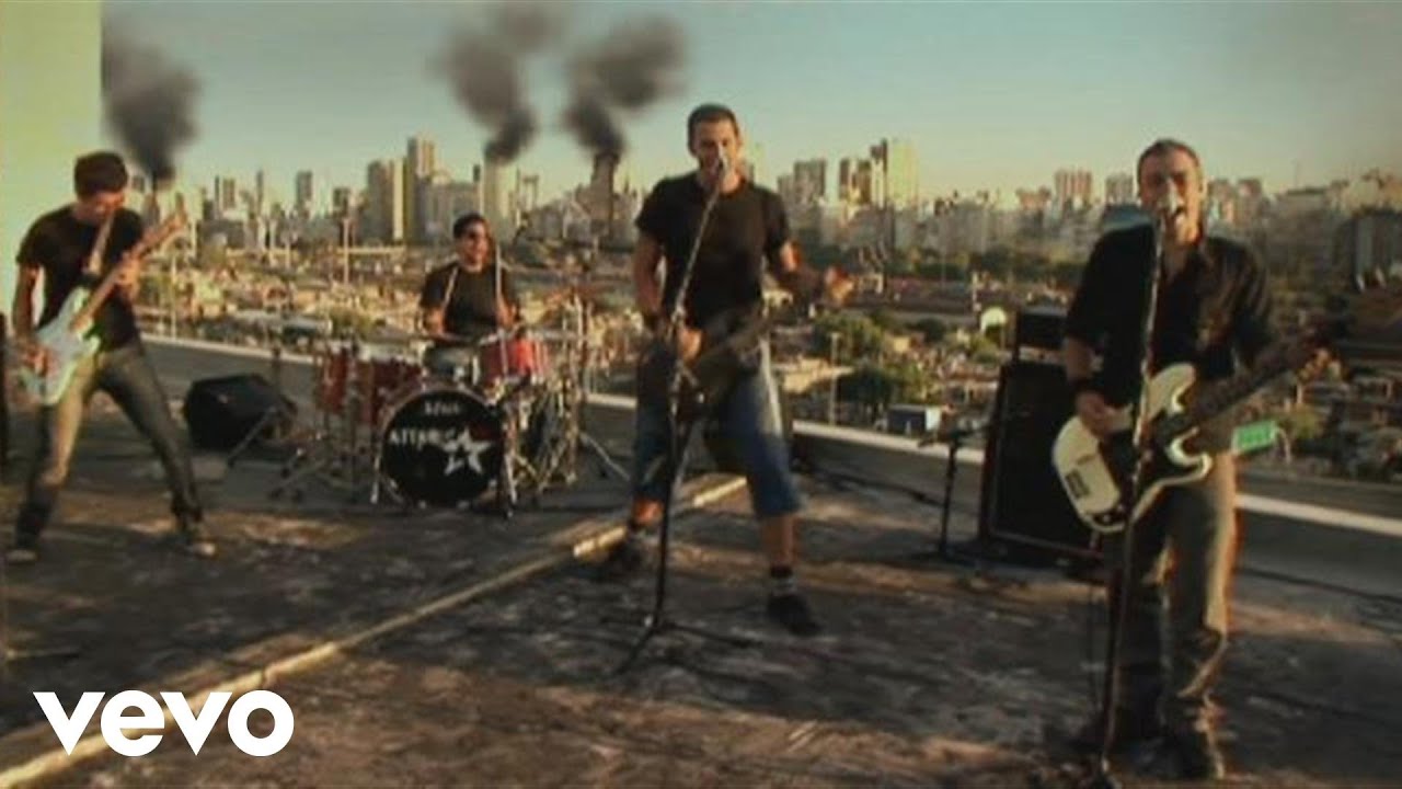 Attaque 77 - Buenos Aires En Llamas (Official Video) - YouTube
