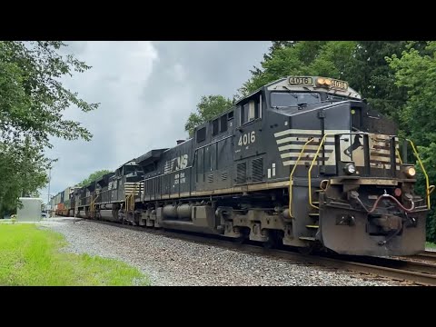 NS 4016 with a nice K5LA leads intermodal through Chesterton! 7/8/22 - YouTube