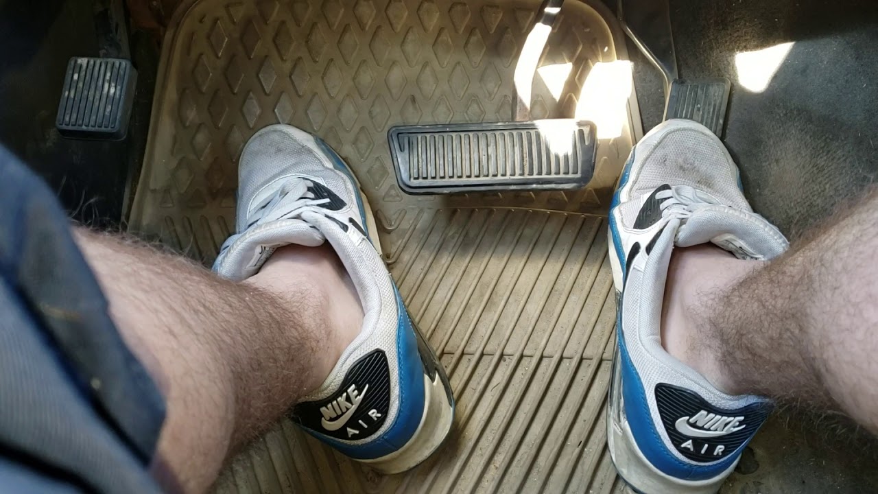 Driving Wearing Nike Air Max 90 Sockless - YouTube