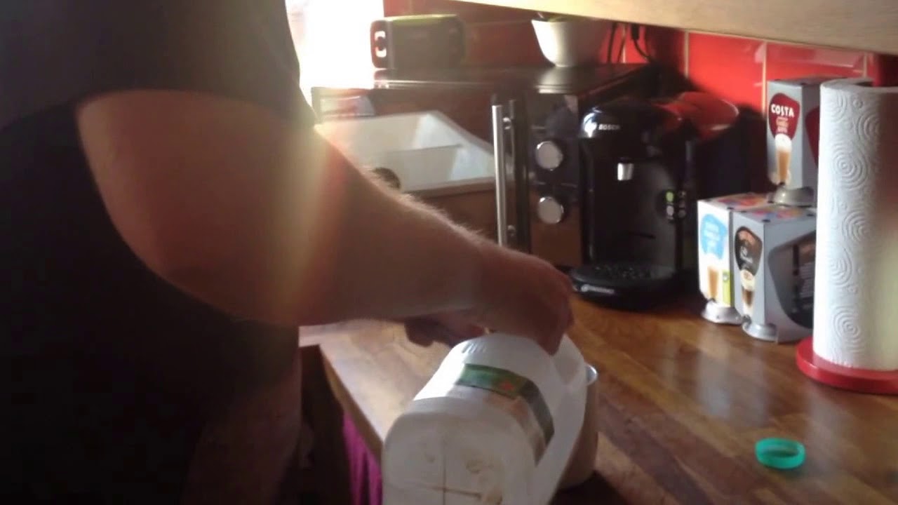 Cake In a mug fail - YouTube