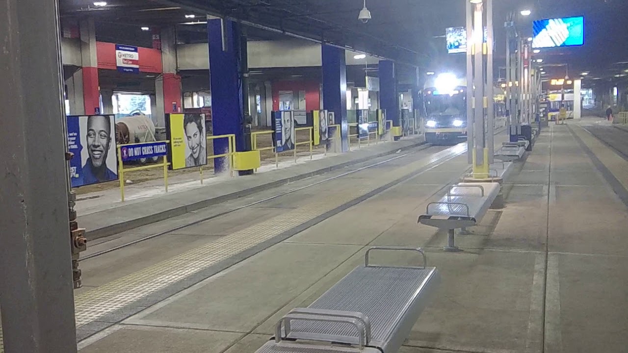 Railfanning: METRO Transit Light Rail Blue Line Train arriving at Mall ...