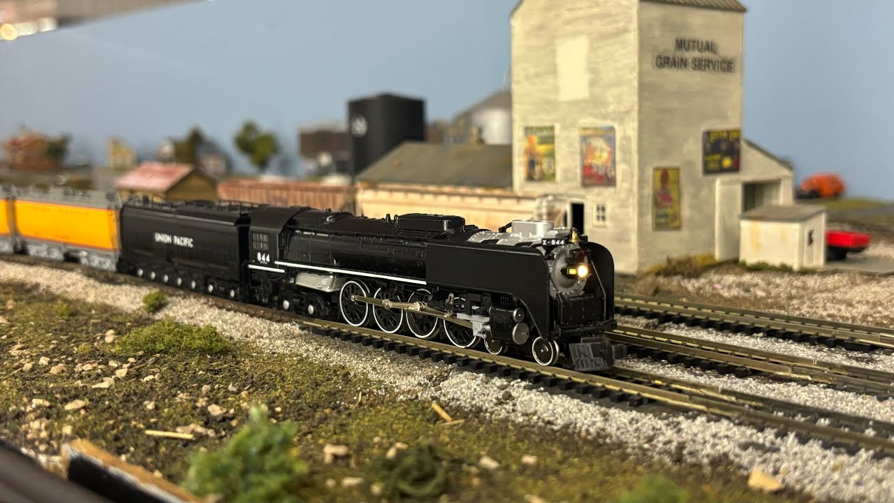 844 Excursion Train Passes D&RGW Zephyr- N Scale - YouTube
