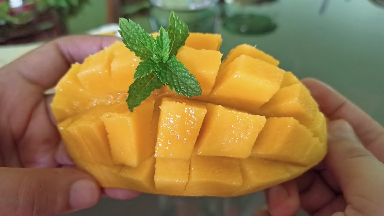 how to cut mango in beutiful cube - YouTube