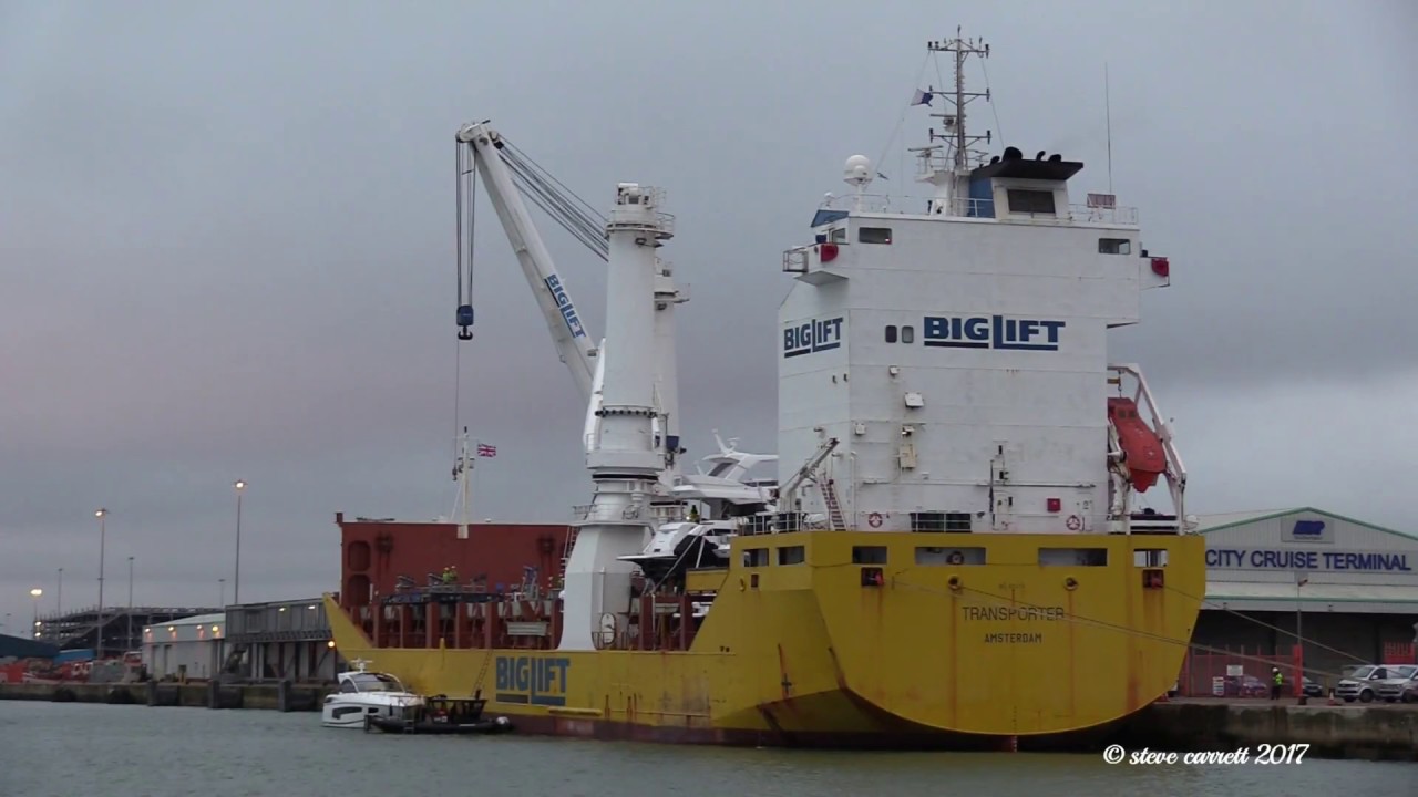 Big Lift Ship 'Transporter' loading yachts Southampton Docks 23/12/17 ...