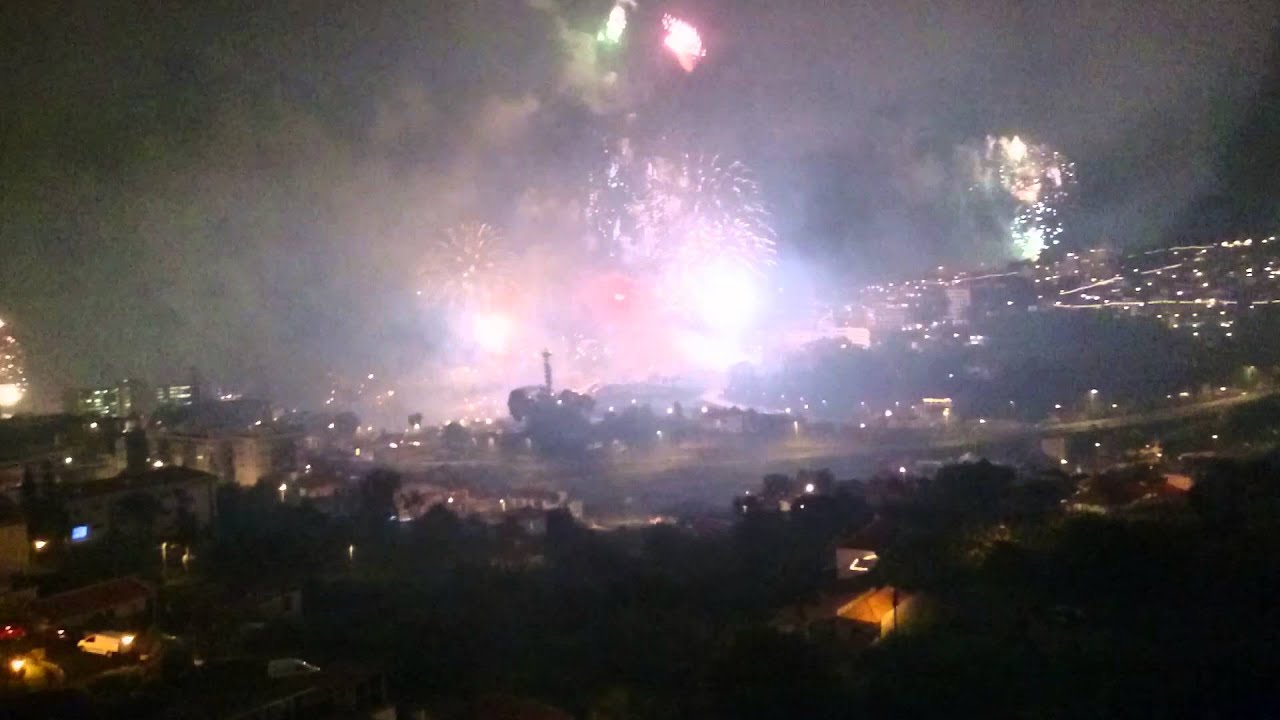 Madeira fireworks display 01/01/2016 - YouTube