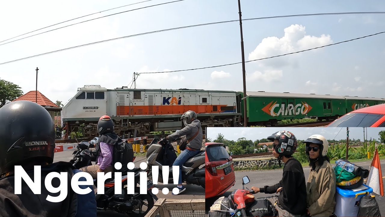 Kereta Api Indonesia - Pengendara Vespa Vs Kereta !!! [4K] - YouTube