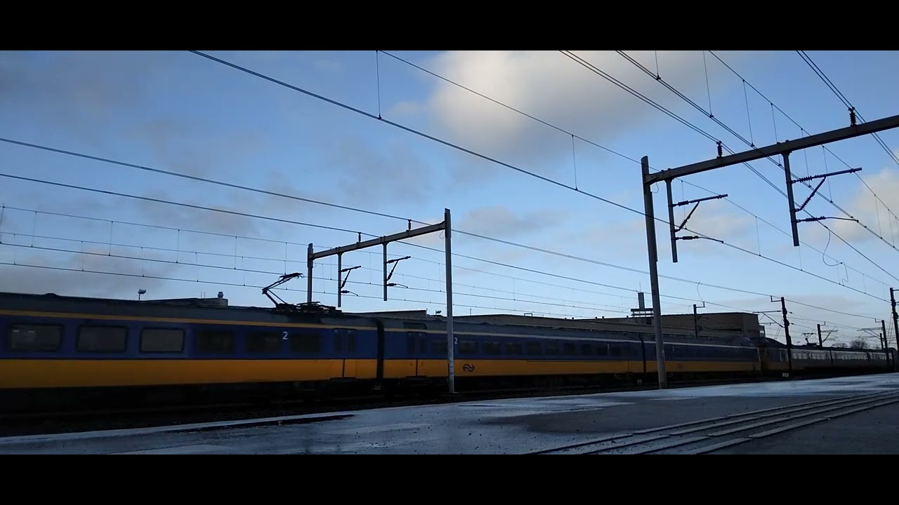 ICM passeert station Utrecht Leidsche Rijn - YouTube