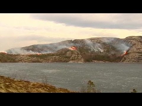 Wildfire continues to rage across northern Norway - YouTube