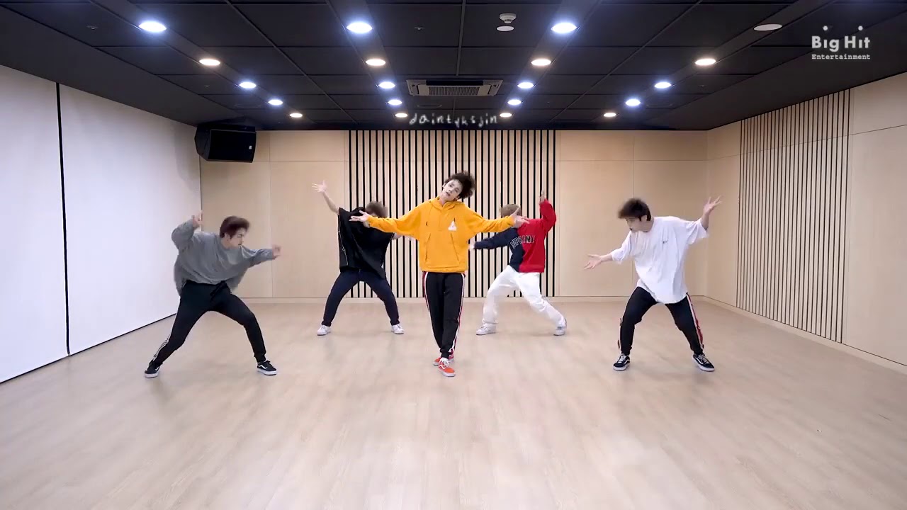 TXT dancing to dynamite - YouTube