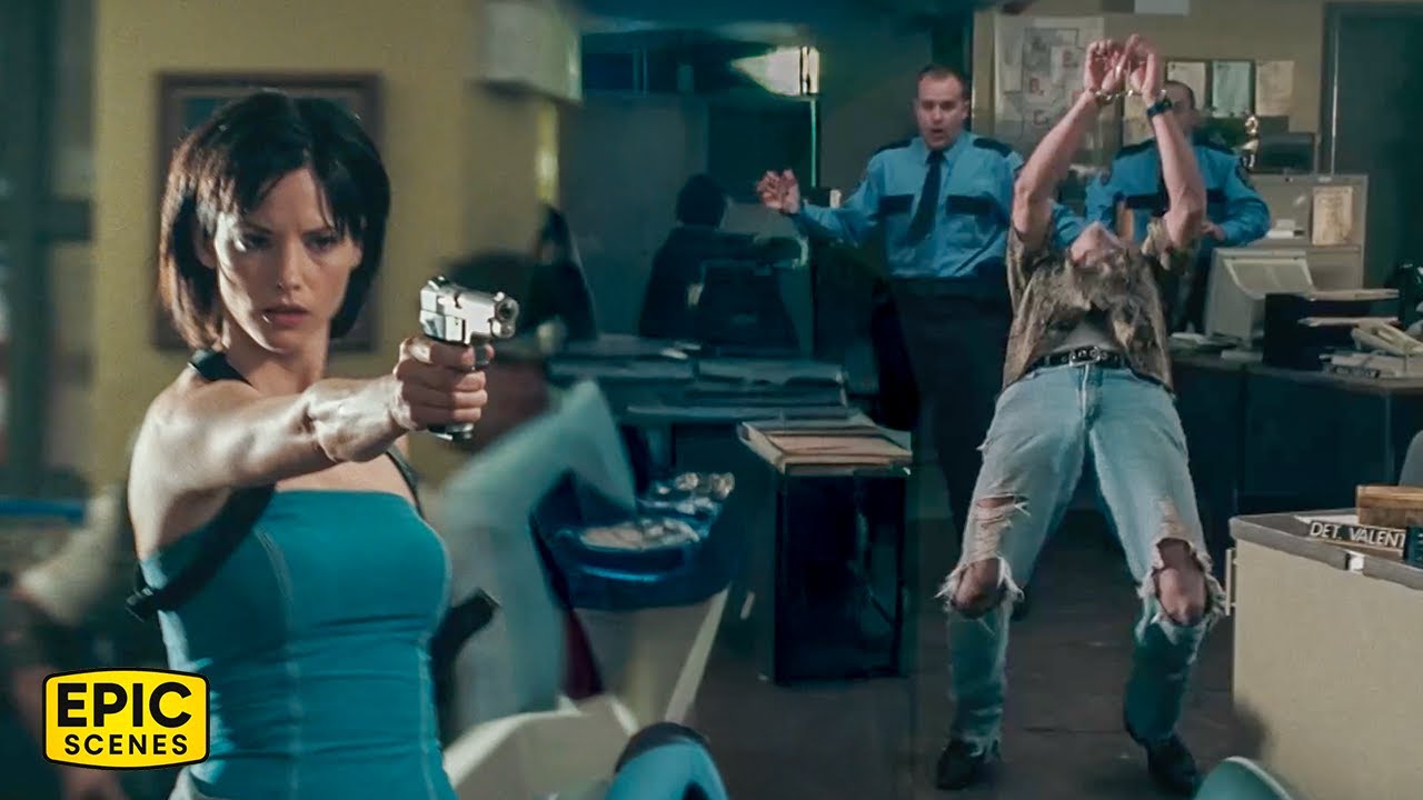 Sienna Guillory is Jill Valentine's badass first scene in Raccoon City ...