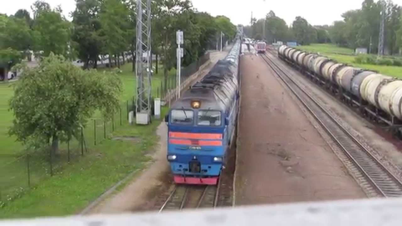 Russian locomotive 2TE116U-0078 with freight train passing Narva - YouTube
