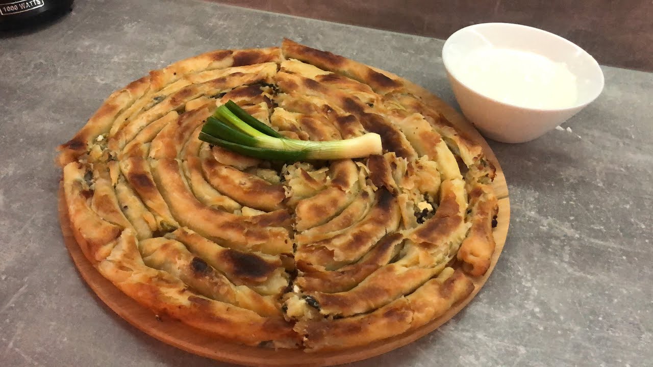 Si të përgaditni pite rreth me spinaq dhe djathë( gjizë). Shija ...