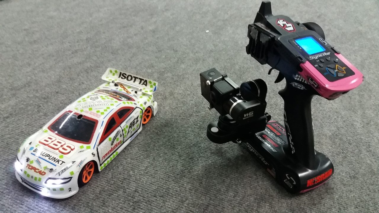X-Ray M18 Pro 2s brushless runs on track - White body - YouTube