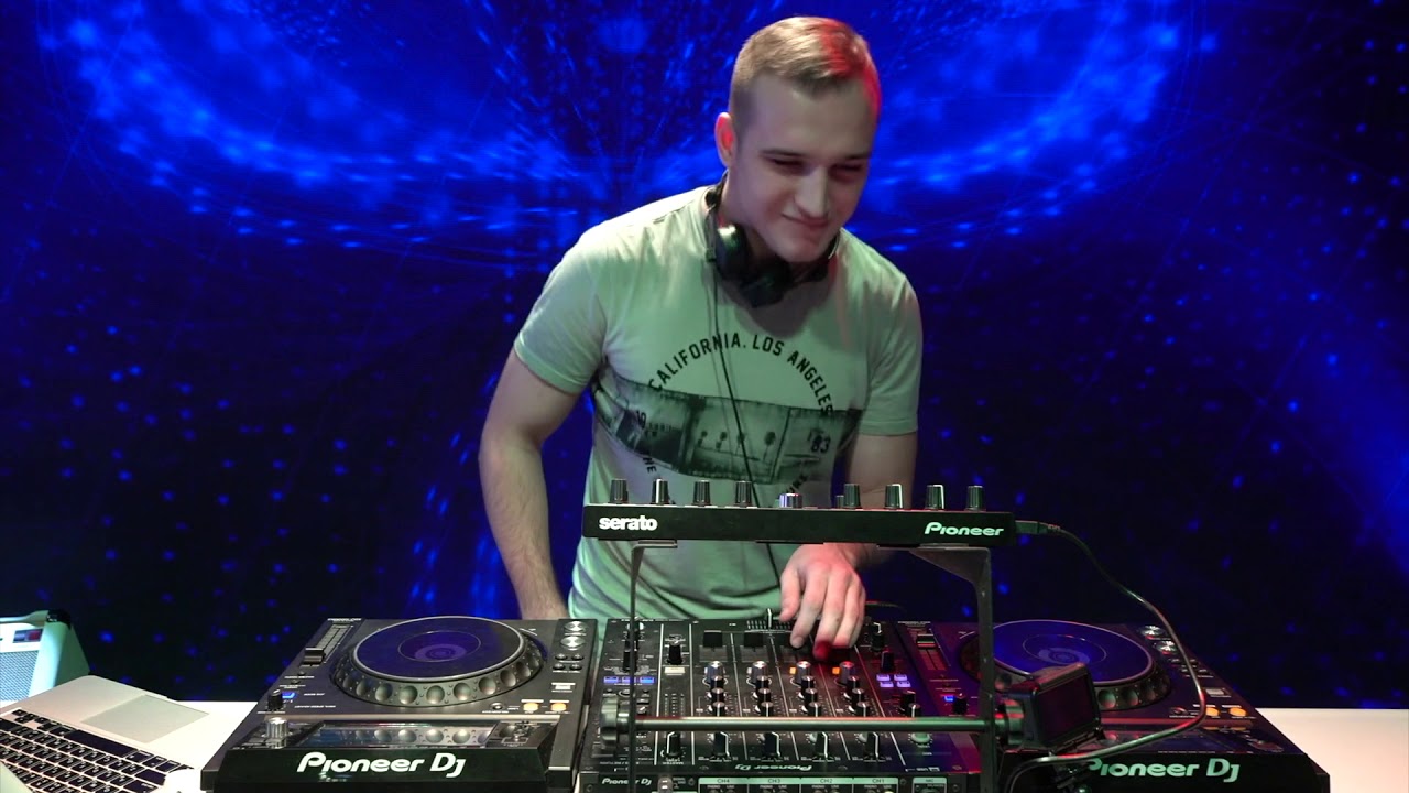 Live mix by Just Gray - YouTube