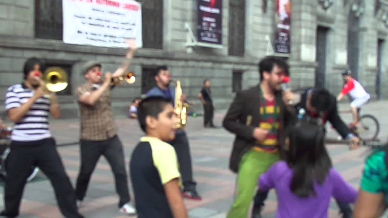 Triciclo Circus Band - No corro, no grito, no empujo - YouTube