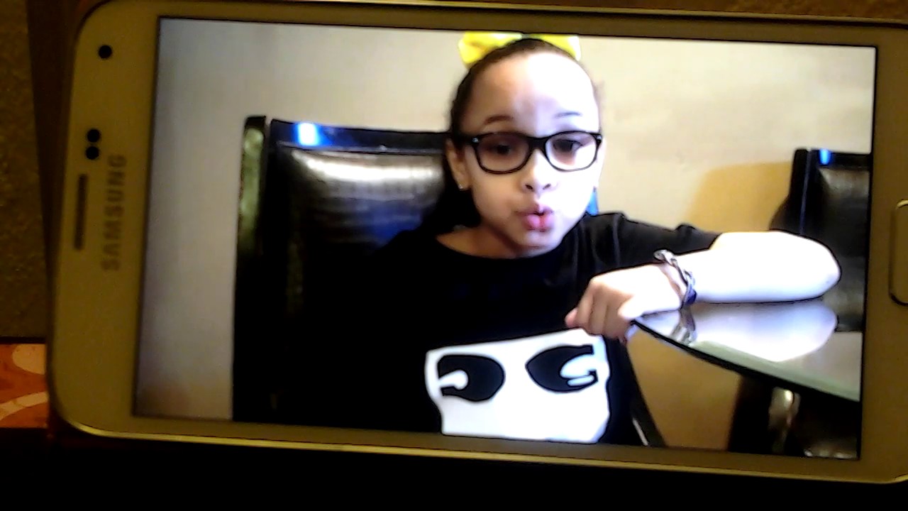 Reacting to Zaria tube part 1 - YouTube
