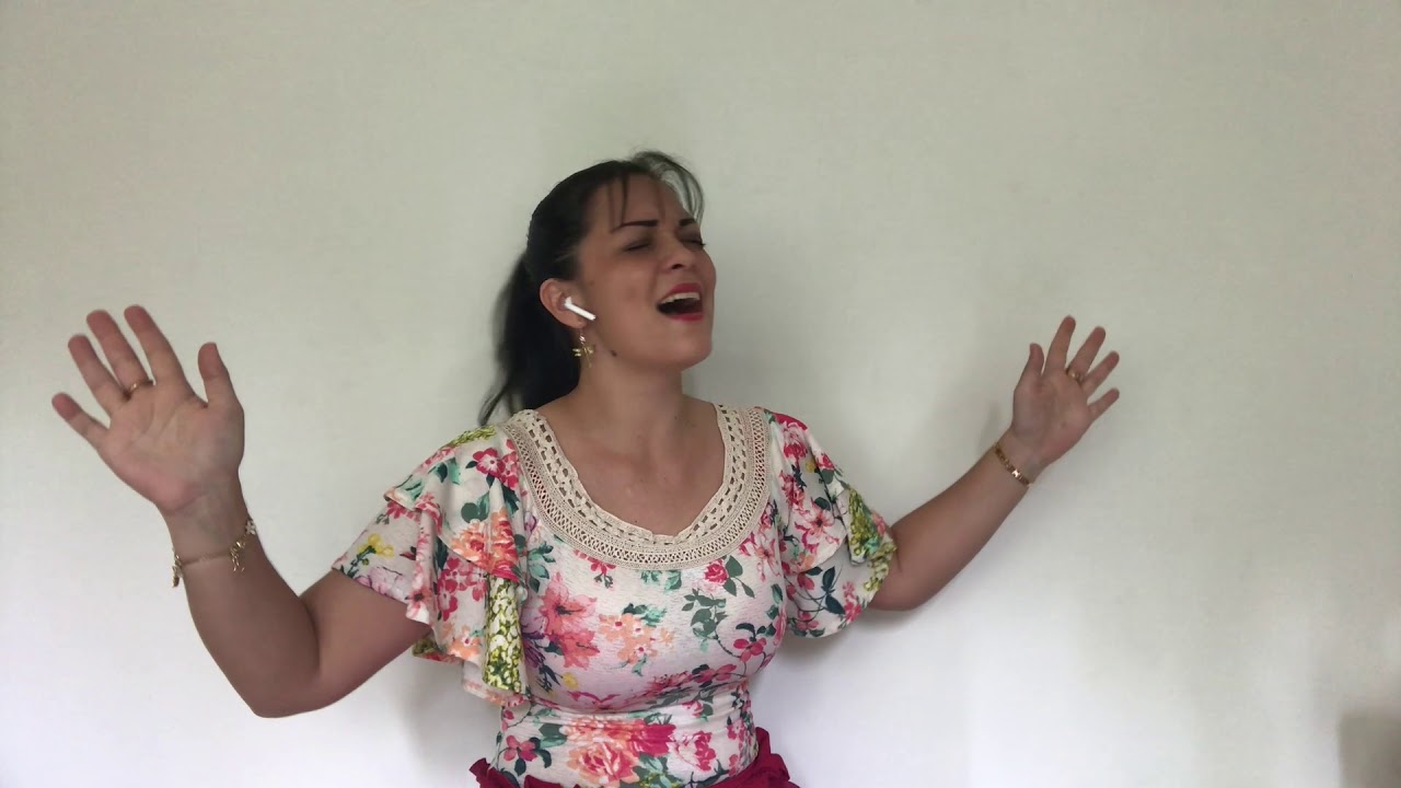 EL BORDE DE SU MANTO - ALEJANDRA TORO (COVER) - YouTube