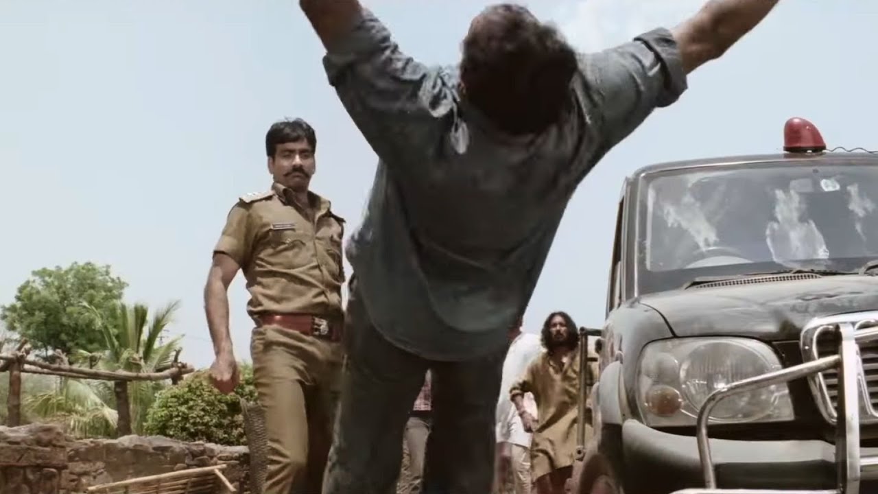 Ye Police Ki Wardi Sirf Badan Dhakne Ke Liye Nahi Hain - Ravi Teja ...