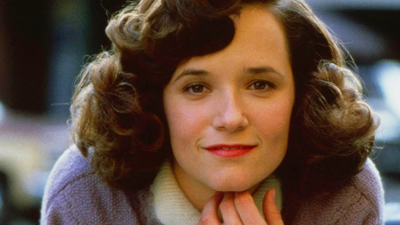 Lea Thompson In G-Strlng Photos Leave Little To Imagination..Take a ...