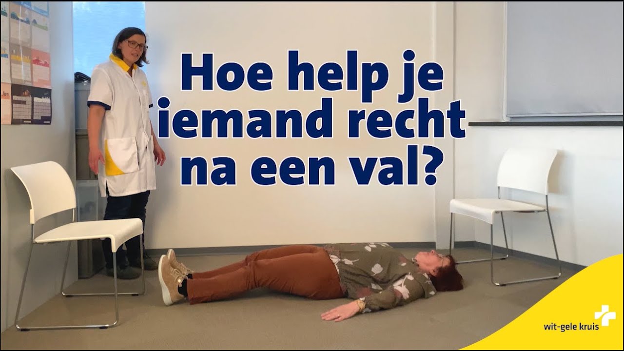 Hoe help je iemand recht na een val? - YouTube