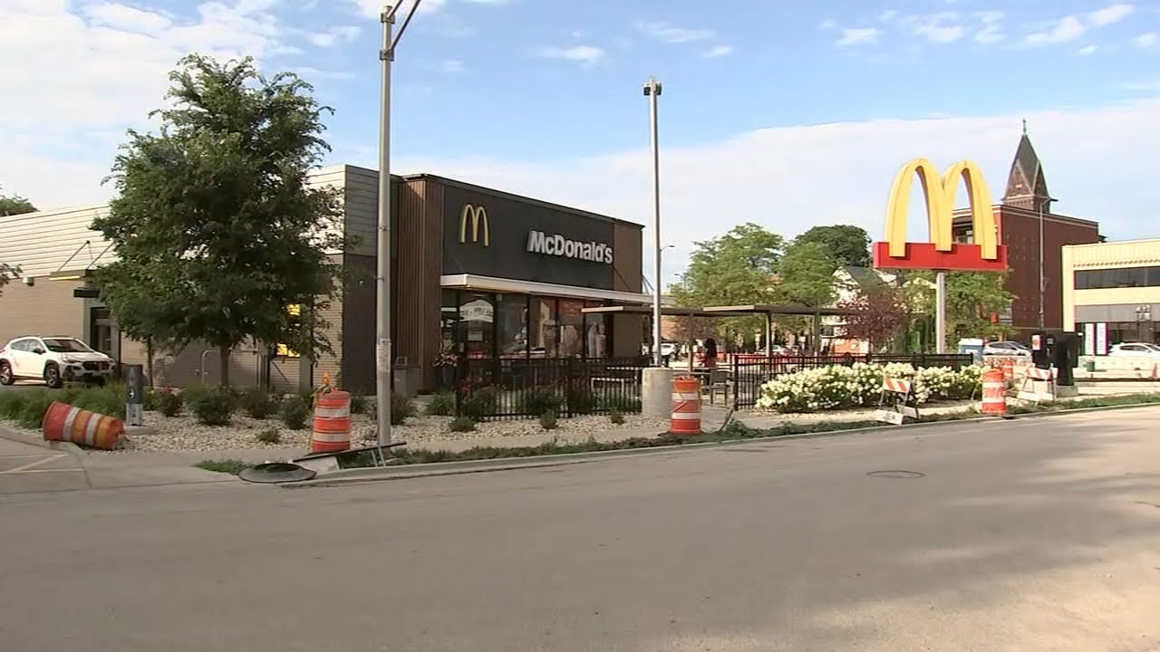 Armed robbery at McDonald's in Lincoln Square, alderperson says - YouTube