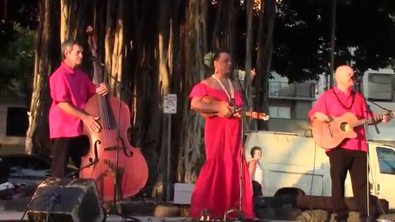 Hawaiian Conch Shell Trumpet at Kuhio Beach Hula Dancing Show, Hawaii ...
