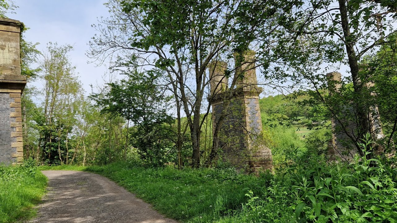 Part 3 of the walk we find a beautiful little bridge & stream & come ...