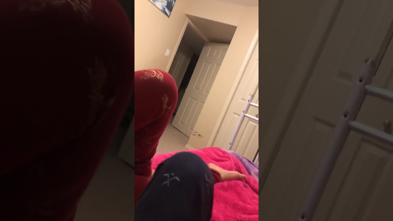 She single as hell - YouTube