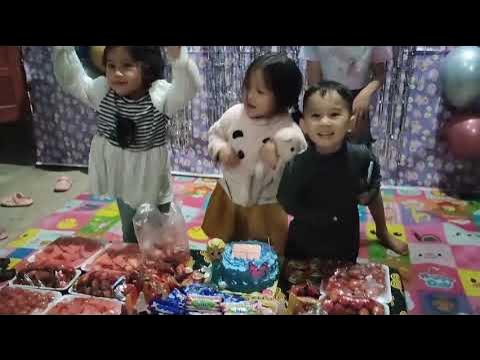 Hnub no yog peb ib tug noob ສາວ lub ວັນເກີດ - YouTube