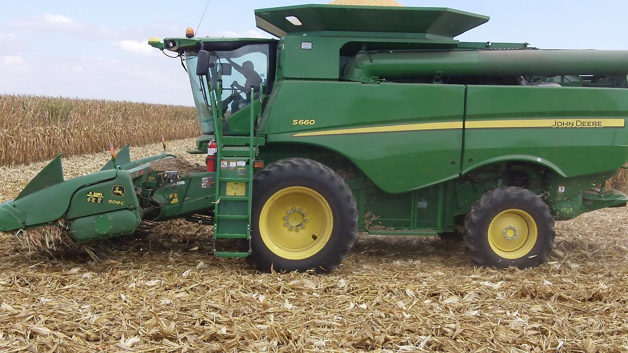 John Deere S660 Combine with 8 Row Corn Head and Cadwell Elevator - YouTube